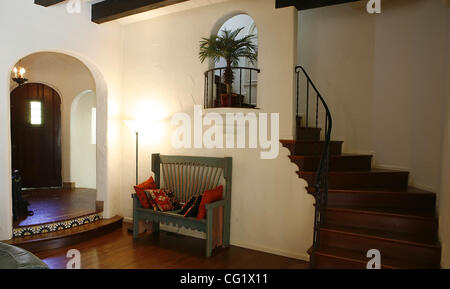 Peek inside profile of the home of Arlene Fischhoff and her husband ...