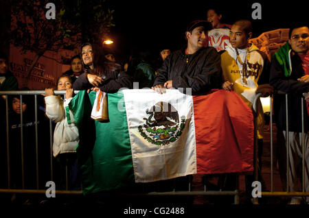 Mexican soccer fans wait in line to visit the FIFA World Cup Trophy ...