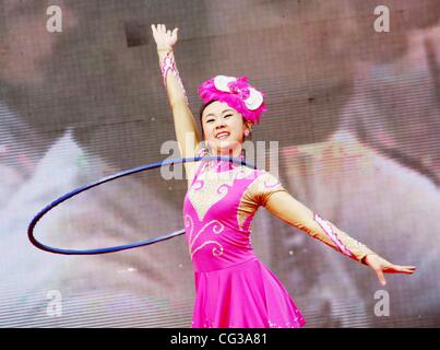 Hula Hoop Champion Jin Lingling, the self-proclaimed Queen of the Hula ...