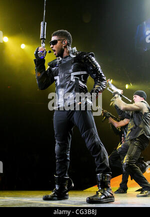 Usher performs live during his OMG Tour on New Year's Eve at the ...