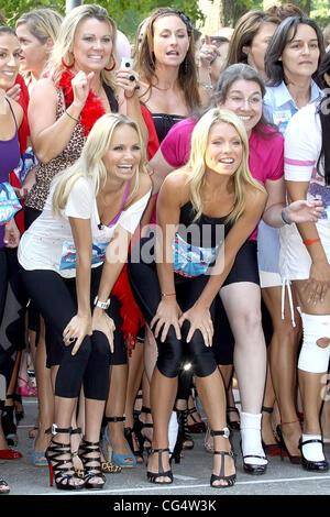 Kristin Chenoweth and Kelly Ripa High Heel-A-Thon charity race on 'Live ...