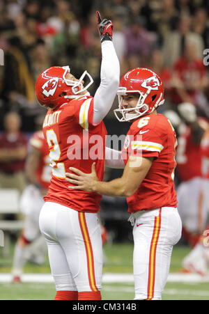 Kansas City Chiefs' Dustin Colquitt (2) holds as Lawrence Tynes (1 ...