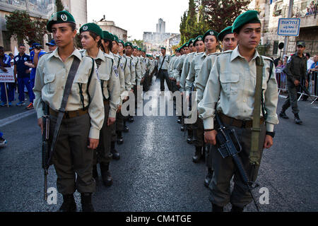 Jerusalem, Israel. 4th October 2012. IDF soldiers of the Paratroopers ...