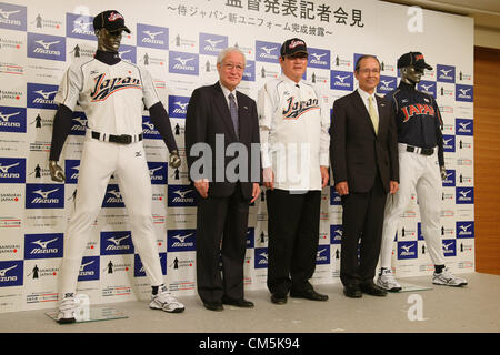 (L to R) Ryozo Kato, Koji Yamamoto head coach (JPN), Sadaharu Oh ...