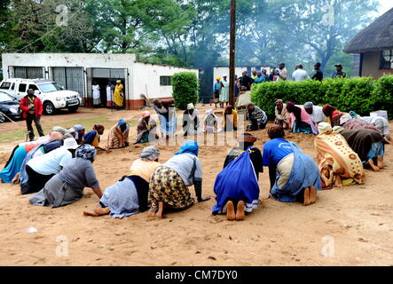 LIMPOPO, SOUTH AFRICA – OCTOBER 13: Women perform a traditional Stock ...