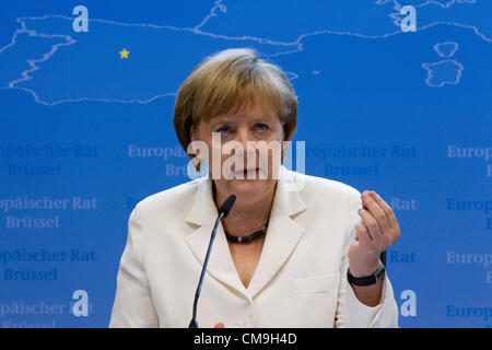 German Chancellor Angela Merkel speaks with Bristish Prime Minister ...