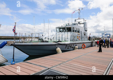 The Royal Navy fast patrol boat HMS Scimitar (P284) arriving at ...