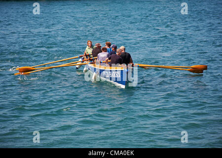 Swanage Sea Rowing Club in Dancing Ledge gig holding oars up at Swanage ...