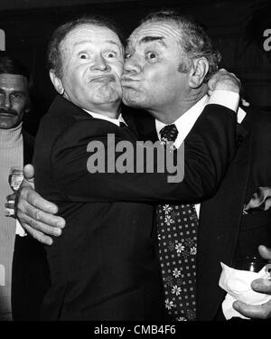 July 14, 2006 - .RED BUTTONS, WIFE ALICIA AND DAUGHTER AMY ATTEND THE ...