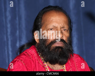 Pilot Baba, Indian guru of the Maha Yoga attends a press conference ...