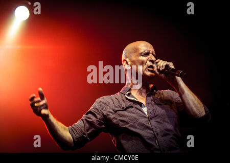 Canadian rock band Saga in concert at Hammersmith Odeon. Guitarist Ian ...