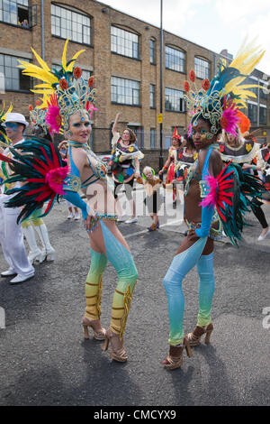 Hackney carnival parade. Young woman dancer Stock Photo - Alamy