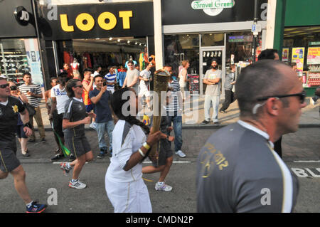 JD Sports London Riots Tottenham Wood Green looting fires burnt cars ...
