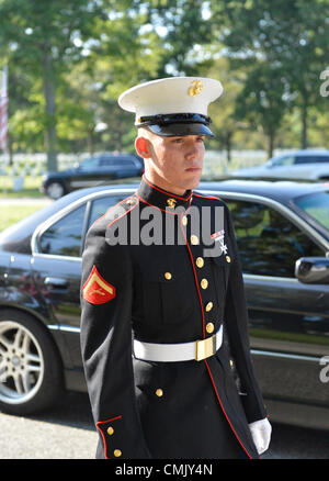 Aug. 18, 2012 - Farmingdale, New York, U.S.: Hundreds attend the burial ...