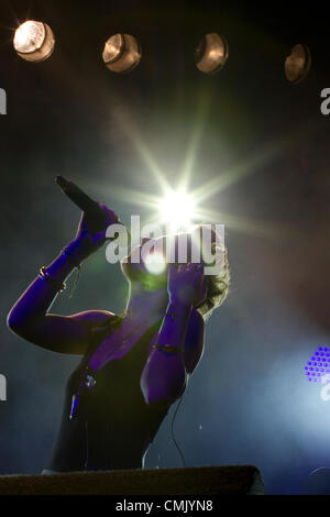 Bo Bruce Performs at V Festival Chelmsford, AUGUST 19, 2012 in ...
