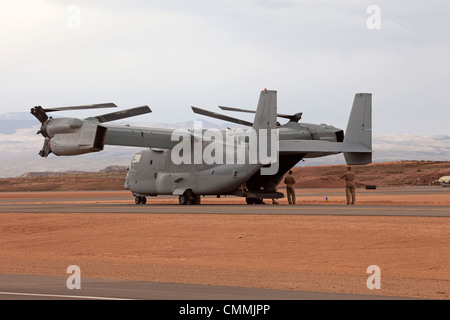 Crew with Bell-Boeing V-22 Osprey helicopter at airshow Stock Photo - Alamy