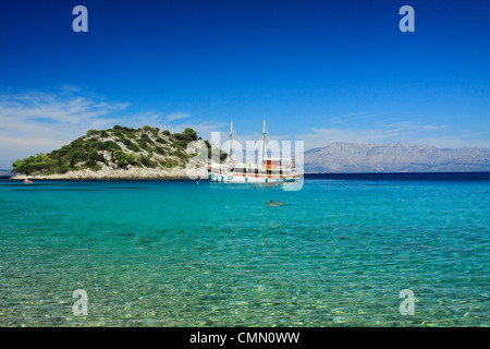 Cruise ship in Divna bay, Peljesac peninsula, Croatia Stock Photo - Alamy
