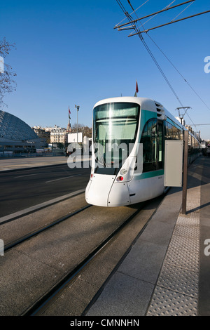 Tramway T2 platform Paris France Stock Photo - Alamy