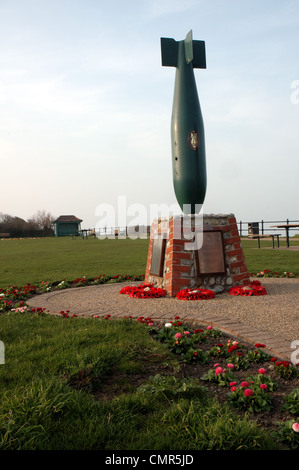 1,000lb bomb memorial to Royal Engineers bomb disposal men killed ...