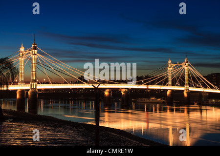 Albert bridge, London, Night view Stock Photo - Alamy