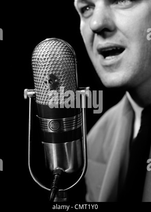 1950s MAN SPEAKING INTO MICROPHONE RADIO TV ANNOUNCER BROADCASTER Stock ...