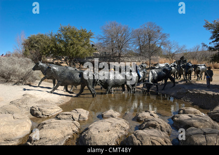 the cattle drive sculptures at the pioneer plaza in dallas texas Stock ...