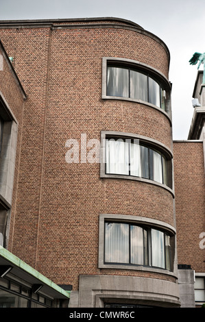 A tall cylinder shaped building Stock Photo - Alamy