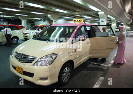 Pink Toyota Taxi Cab in Bangkok, Thailand Stock Photo - Alamy