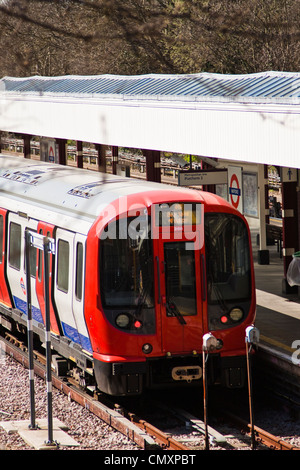 "S" Stock Metropolitan line Stock Photo - Alamy
