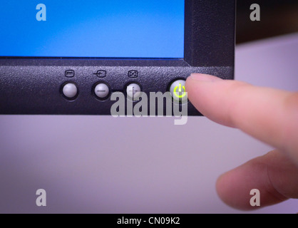COMPUTER SCREEN STANDBY TURN OFF OPTION SWITCH BUTTON Stock Photo - Alamy