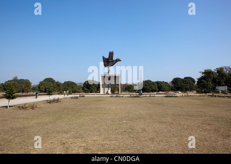 Open Hand sculpture by Le Corbusier at Capital Complex in Chandigarh ...
