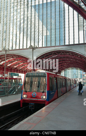 dlr train docklands light railway going over viaduct bridge isle of ...
