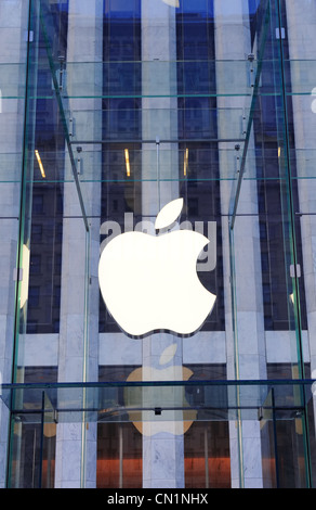Apple store logo Stock Photo - Alamy