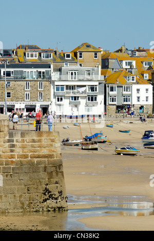 St. Ives sea front harbour beach at low tide with West Pier in the ...