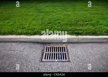 Street drain cover Stock Photo: 19251251 - Alamy