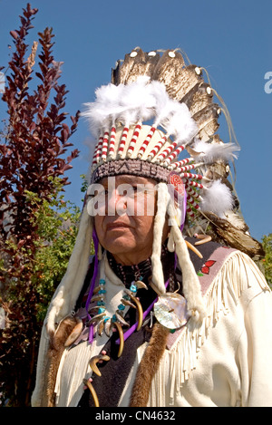 Cree Nation Man in Traditional Dance Regalia, Kamloopa Pow Wow ...