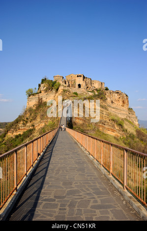 Pedestrian bridge to Civita di Bagnoregio fortress and town. Tuscany ...