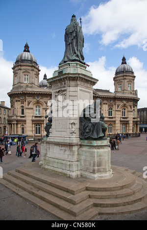 Maritime Museum and Queen Victoria statue Hull Yorkshire UK Stock Photo ...