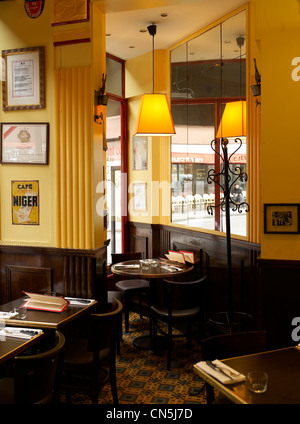 Le Comptoir restaurant, Paris Stock Photo - Alamy