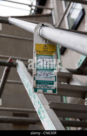 Scafftag label hanging on an assembled scaffold ready for use Stock ...