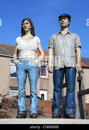 "Couple" by Sean Henry, Newbiggin by the sea Stock Photo - Alamy