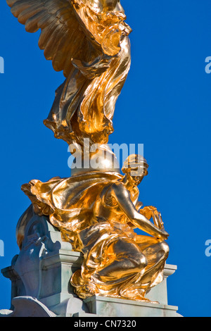 Queen Victoria Statue in Victoria Memorial Kolkata - British ...