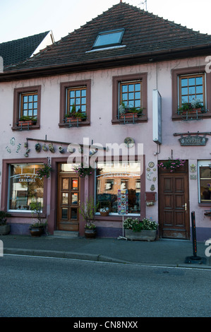 France, Bas Rhin, Soufflenheim, potter's shop Stock Photo - Alamy