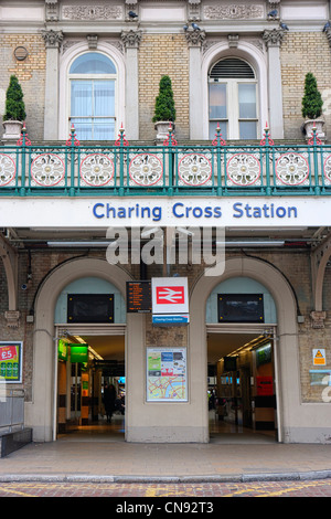 Charing Cross Station Stock Photo - Alamy