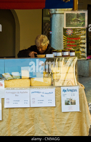 Cheese peddler organic food Stock Photo - Alamy