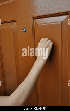 Hand tapping on the door Stock Photo: 47564975 - Alamy