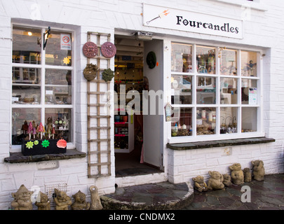 Polperro, Cornwall, UK. Gift shop and whitewashed cottages in Lansallos ...