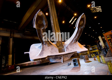 Replica of one of Titanic's bow anchors at Netherton, UK , where the ...