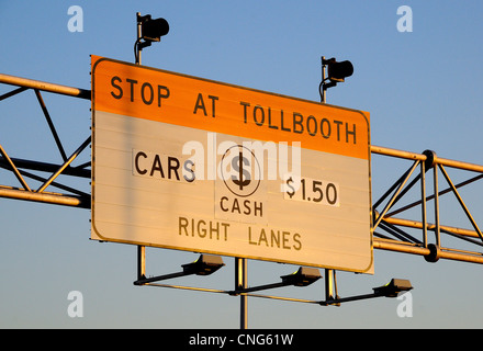 Illinois tollway sign on the Kennedy Expressway tollbooth at Des Plains ...