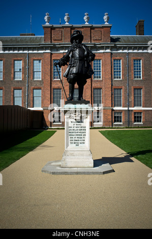 William of Orange Statue, Kensington Palace London England UK English ...
